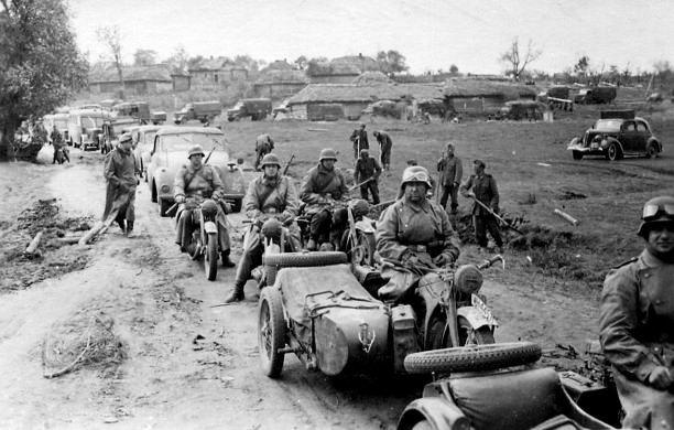 10 Most Epic Military Last Stands - GirlsAskGuys