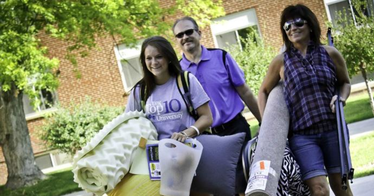 How to Survive Living in a College Dorm: Tips for Freshmen