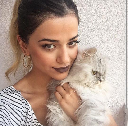 7 of the Cutest Turkish Vloggers - GirlsAskGuys