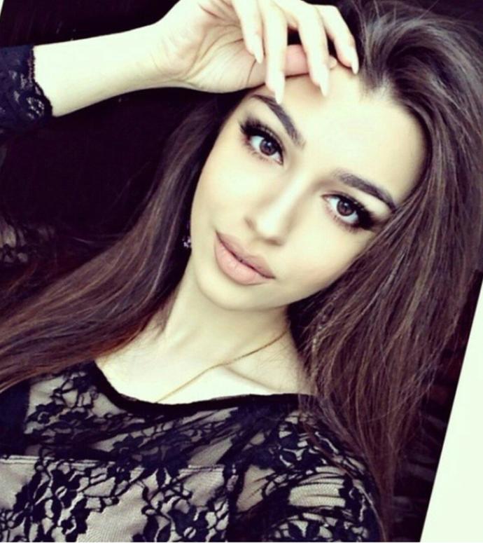 5 Hottest Instagram Celebrities with Natural Lips