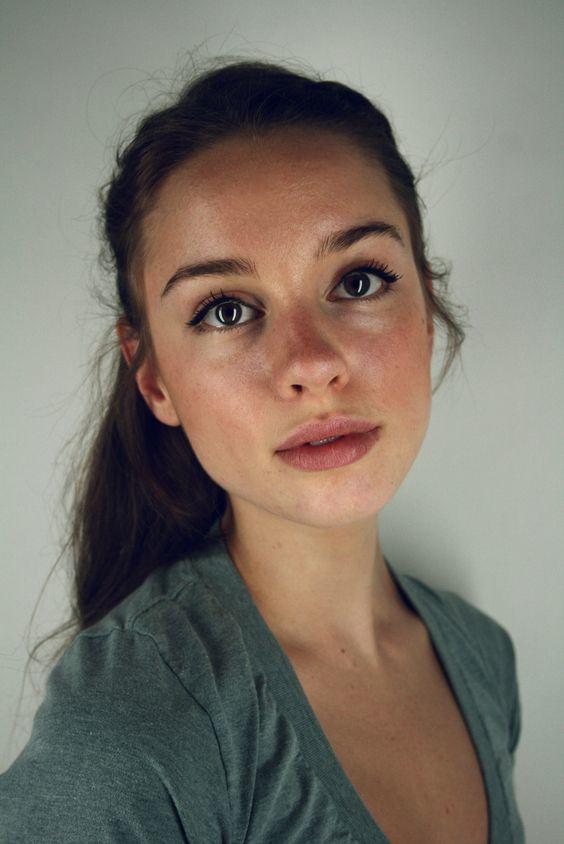 Spot 5 Unnatural Makeup Pics From The Natural LookBook - GirlsAskGuys