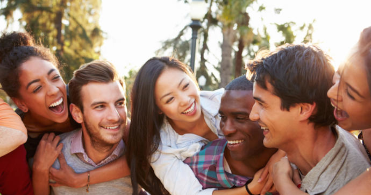 3 Reasons to Feel More Beautiful When Surrounded by People - GirlsAskGuys