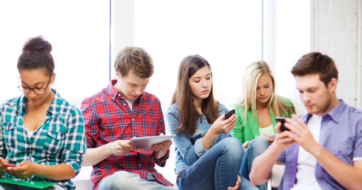 Technology Is Ruining Friendships and Dating! - GirlsAskGuys