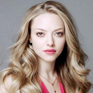 10 Female Celebrities Who Are Strikingly Beautiful - GirlsAskGuys