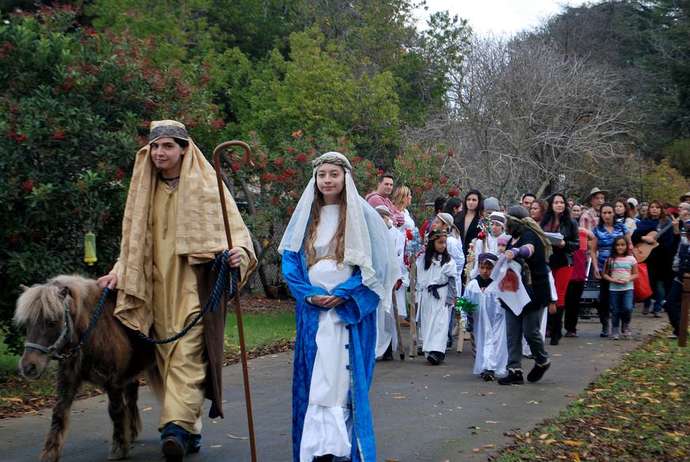 Las Posadas, A Mexican Holiday Tradition - GirlsAskGuys