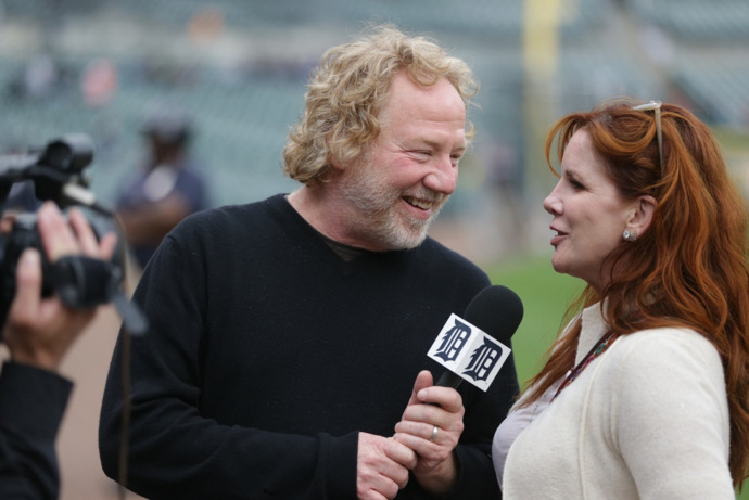 On the Run: Timothy Busfield - GirlsAskGuys