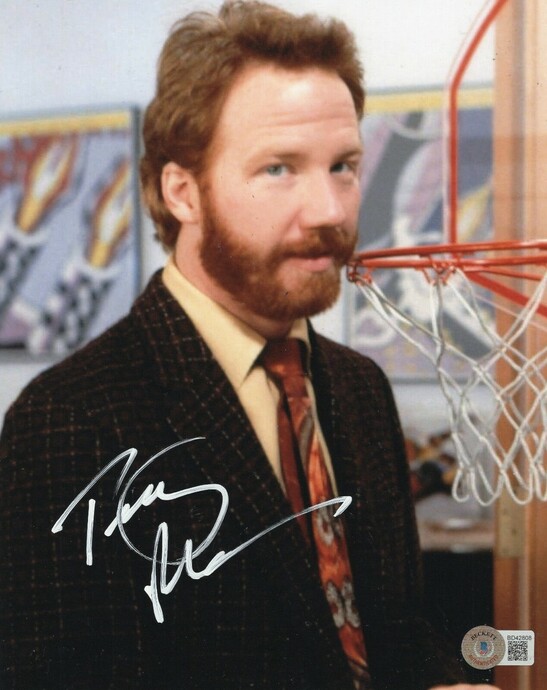 On the Run: Timothy Busfield - GirlsAskGuys