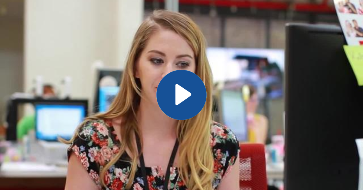 Who finds Kelsey Darragh from Buzzfeed sexy af? - GirlsAskGuys