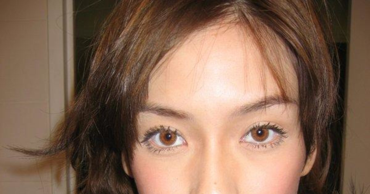 Are you more attracted to the soft goth look or girl next door look? - GirlsAskGuys