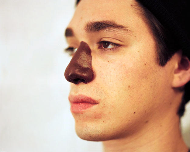What does Brown Nosing mean? - GirlsAskGuys