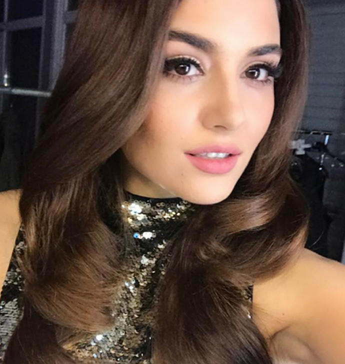 Which super gorgeous girl is more beautiful? - GirlsAskGuys