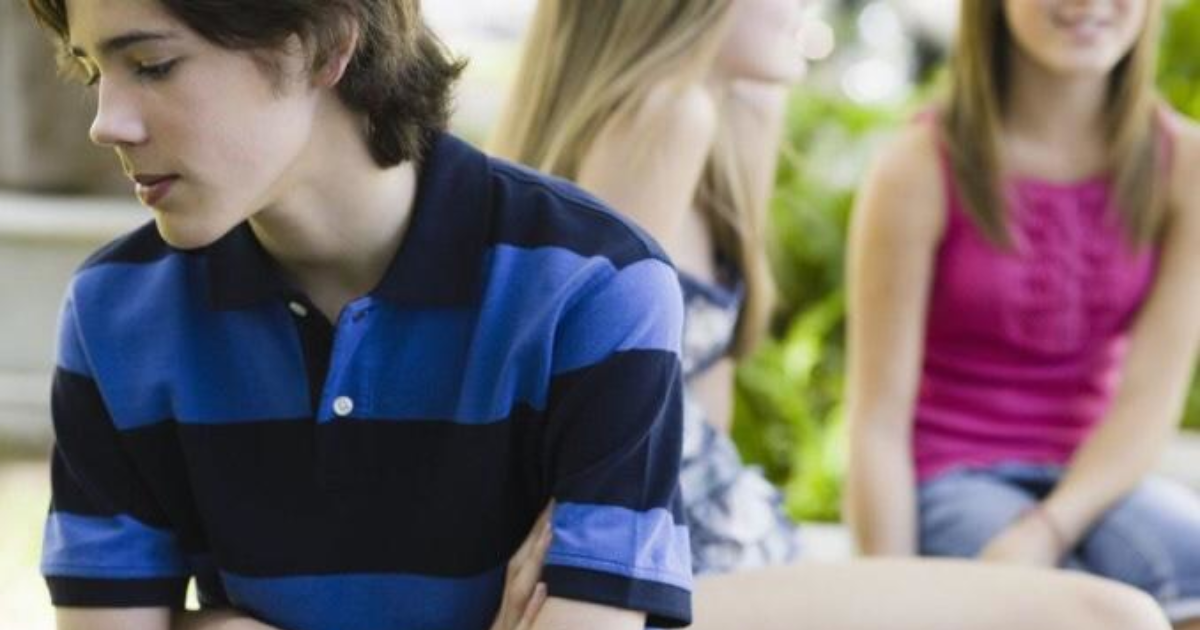 What do girls think about socially awkward guys? - GirlsAskGuys