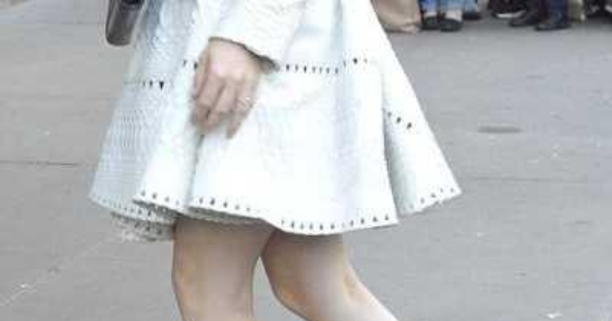 Are pale legs attractive? - GirlsAskGuys