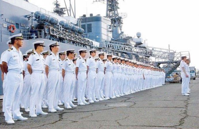 Nurse or JSDF? - GirlsAskGuys