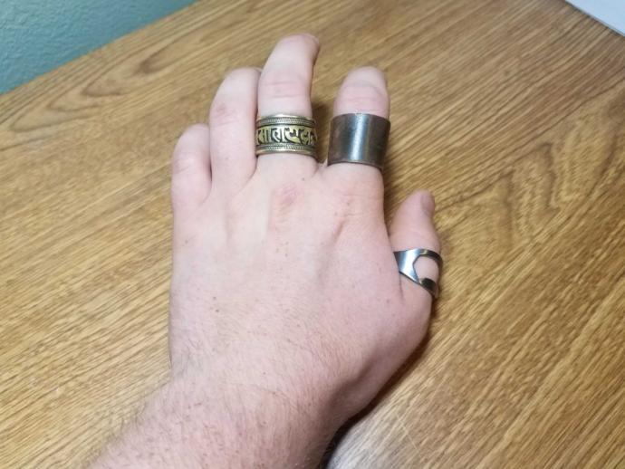 As a man, is too many rings unattractive? - GirlsAskGuys