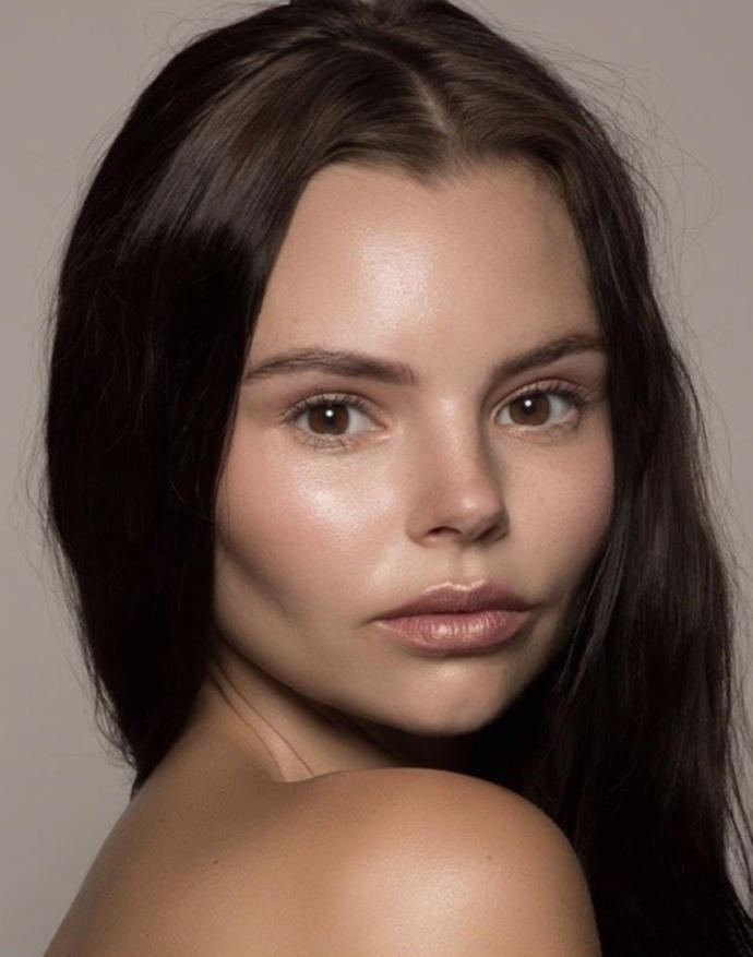 Is this actress from siren pretty? - GirlsAskGuys