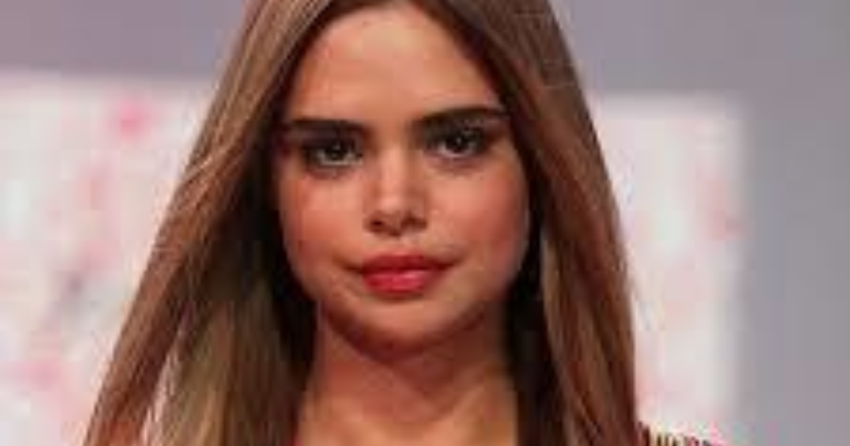 Do you think half-aboriginal Australian model Samantha Harris is pretty ...