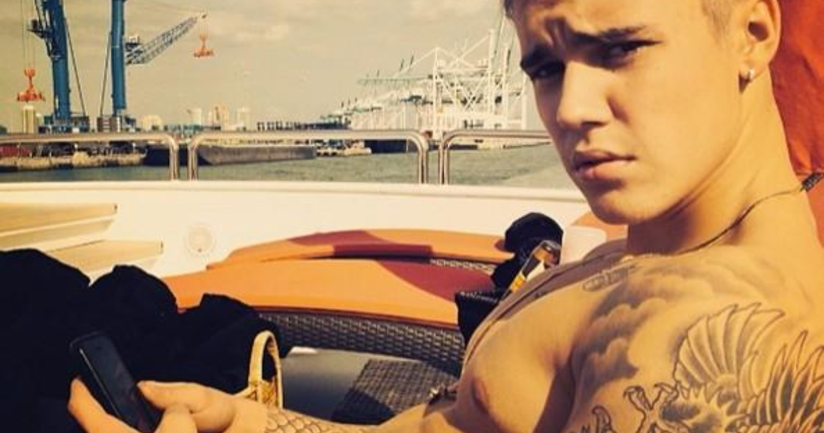 Does Justin Bieber have pecs or moobs? - GirlsAskGuys