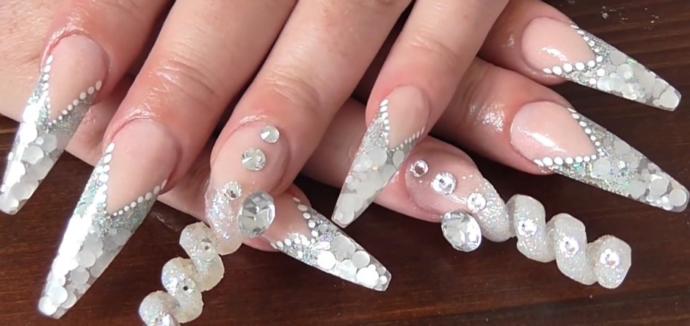 What do you think of Twisty/spiral Acrylic nails? - GirlsAskGuys