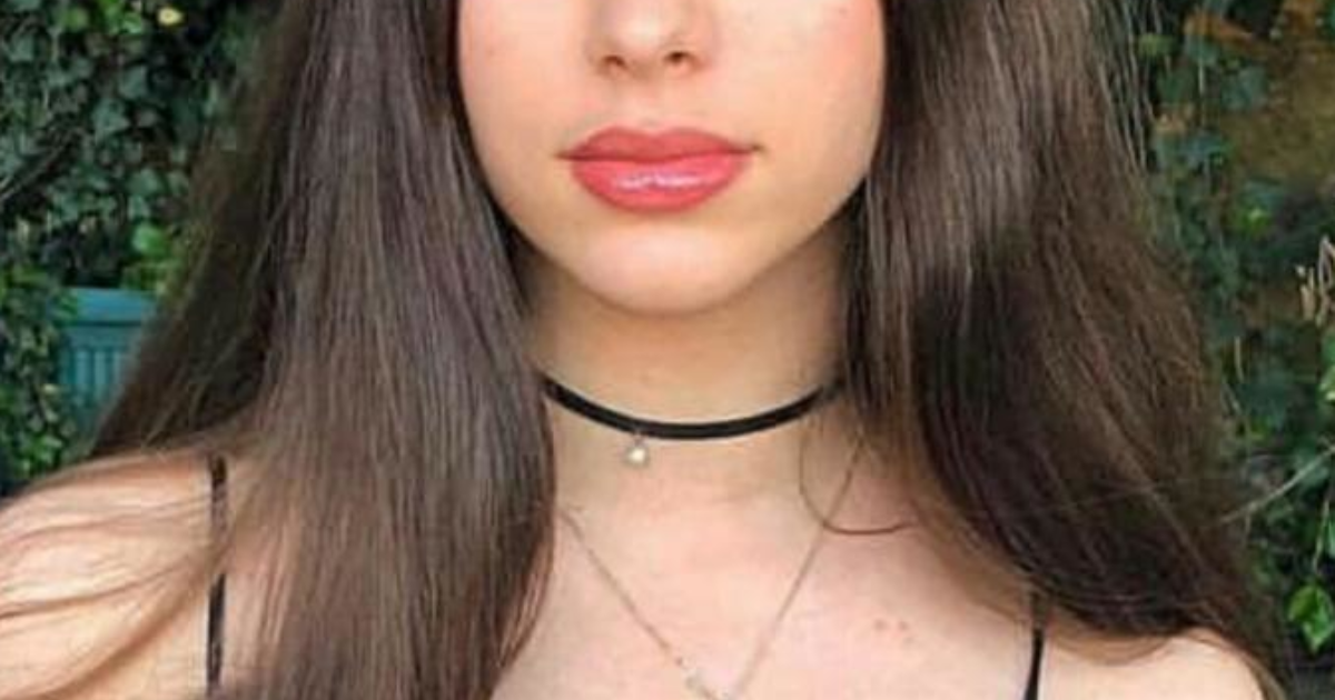 Which super cool girl is more beautiful? - GirlsAskGuys