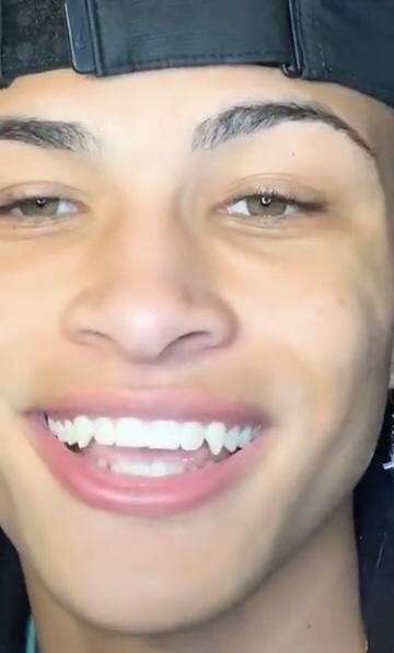 Anyone else think “fangs” are attractive? Or am I a weirdo? - GirlsAskGuys