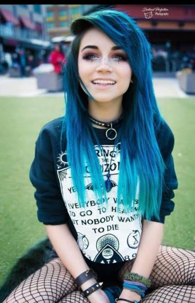 Opinion on Emo? Were any of you going through emo phase? - GirlsAskGuys