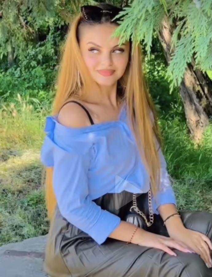 Which woman has a prettier hair color? - GirlsAskGuys