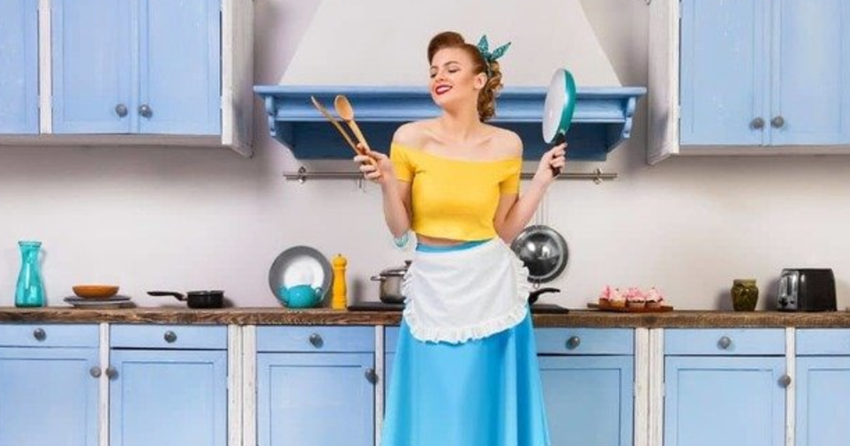 How do you feel about traditional gender roles? - GirlsAskGuys