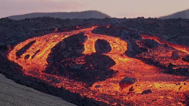 Does rocks float on Lava? - GirlsAskGuys