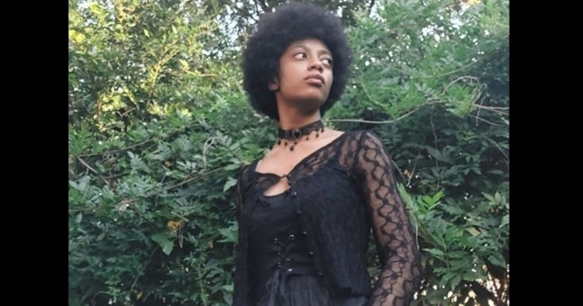 Does This Outfit Look Goth Inspired? - GirlsAskGuys