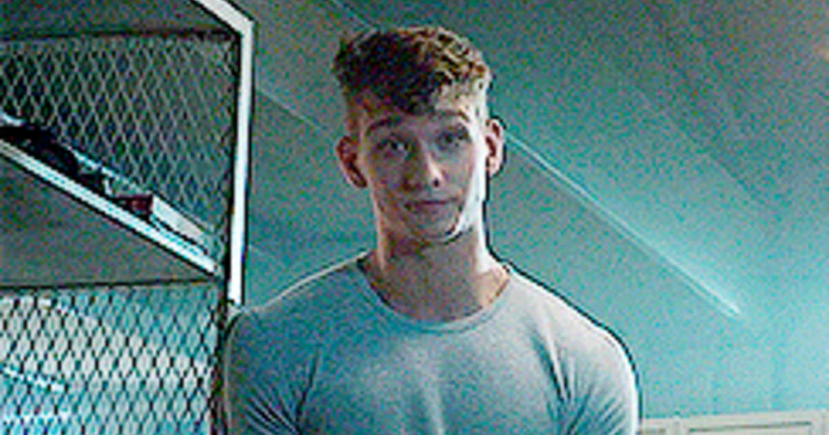 What would you do if this man pinned you to a wall and kissed u ...