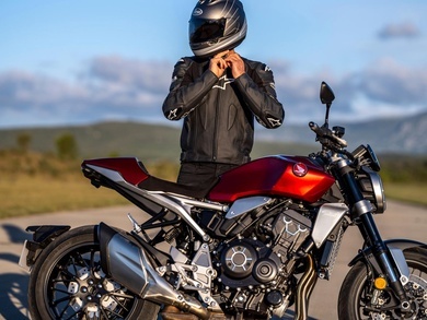 How easy is it to drive a motorcycle? - GirlsAskGuys