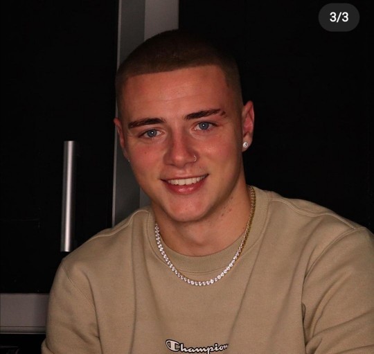 Ladies do you find Ryan Snellings physically attractive? - GirlsAskGuys