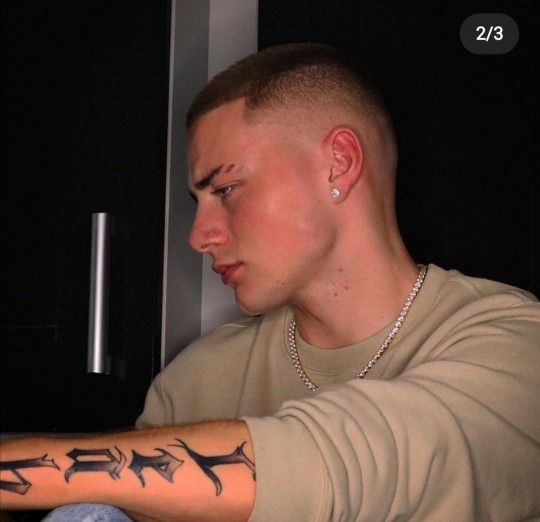 Ladies do you find Ryan Snellings physically attractive? - GirlsAskGuys