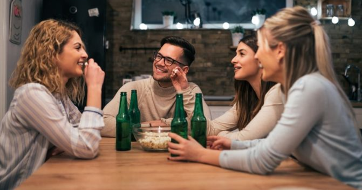 Can a guy have too many female friends? - GirlsAskGuys