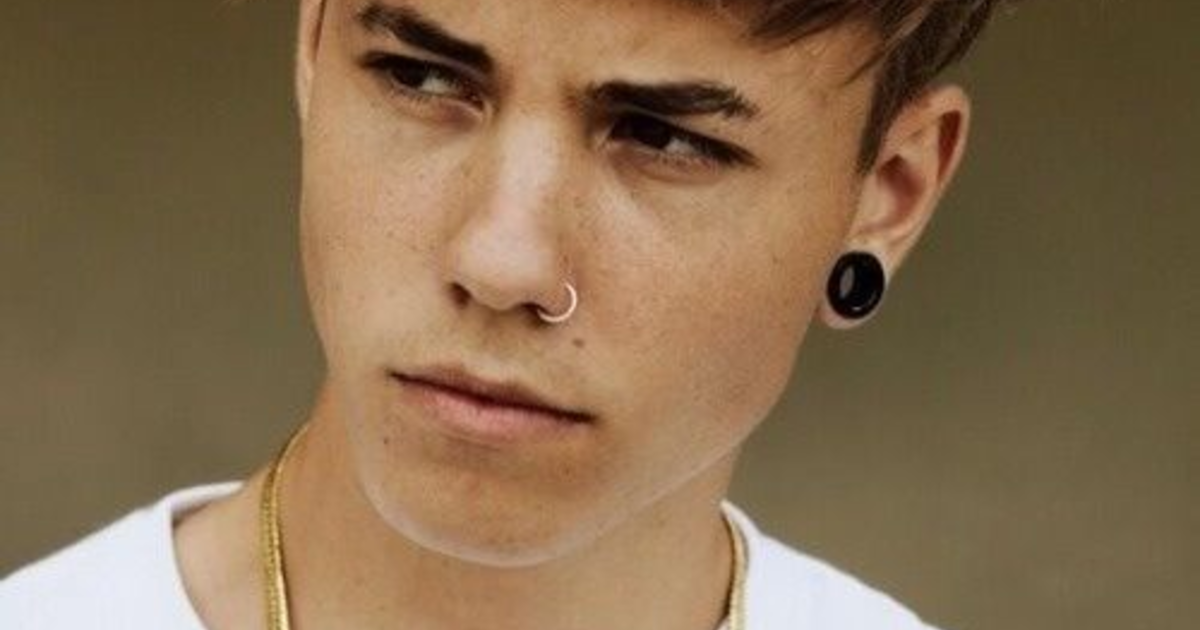 Are stretched ears/gauges becoming popular among boys? - GirlsAskGuys