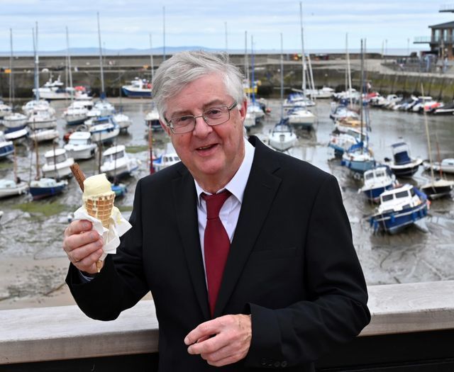 Is ice-cream a lefty thing? - GirlsAskGuys