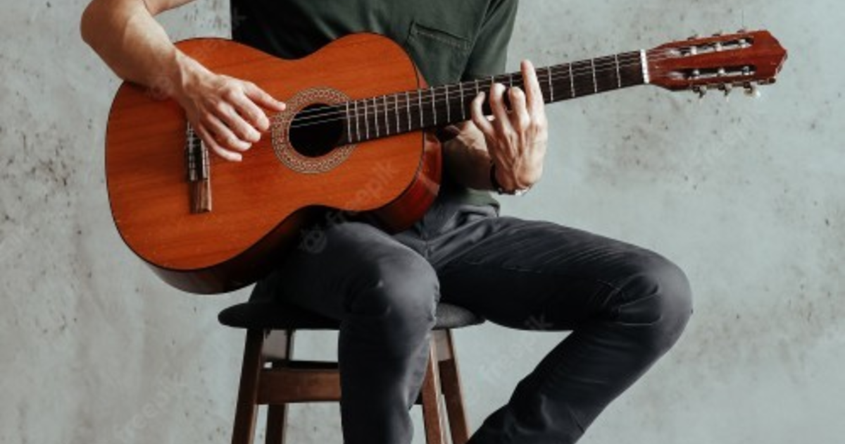 Ladies do you find men who play the guitar attractive? - GirlsAskGuys