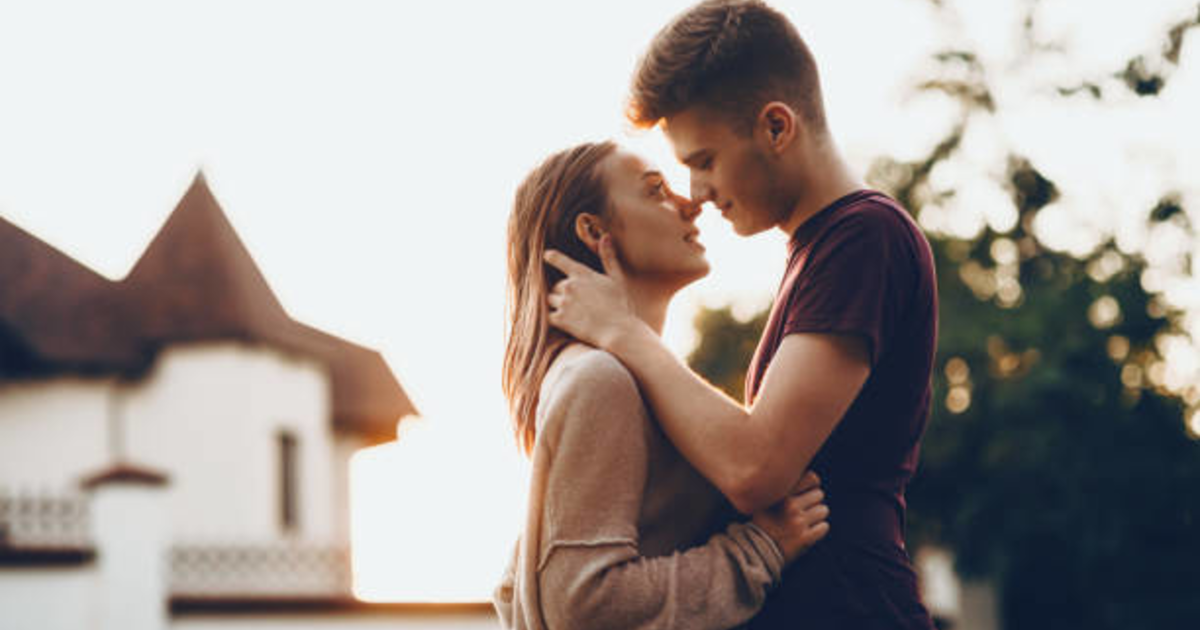 What is your first kiss story (with details)? - GirlsAskGuys