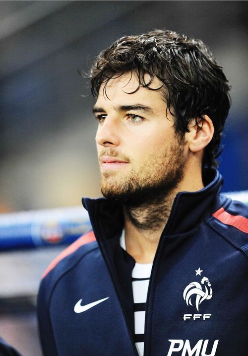 Who is the best looking football player of all time? - GirlsAskGuys