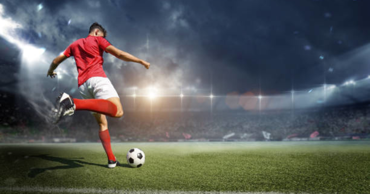 Who is the best looking football player of all time? - GirlsAskGuys