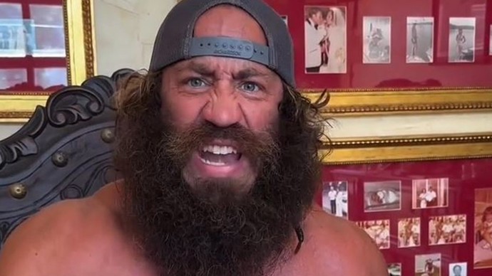 Ladies do you find LiverKing physically attractive? - GirlsAskGuys