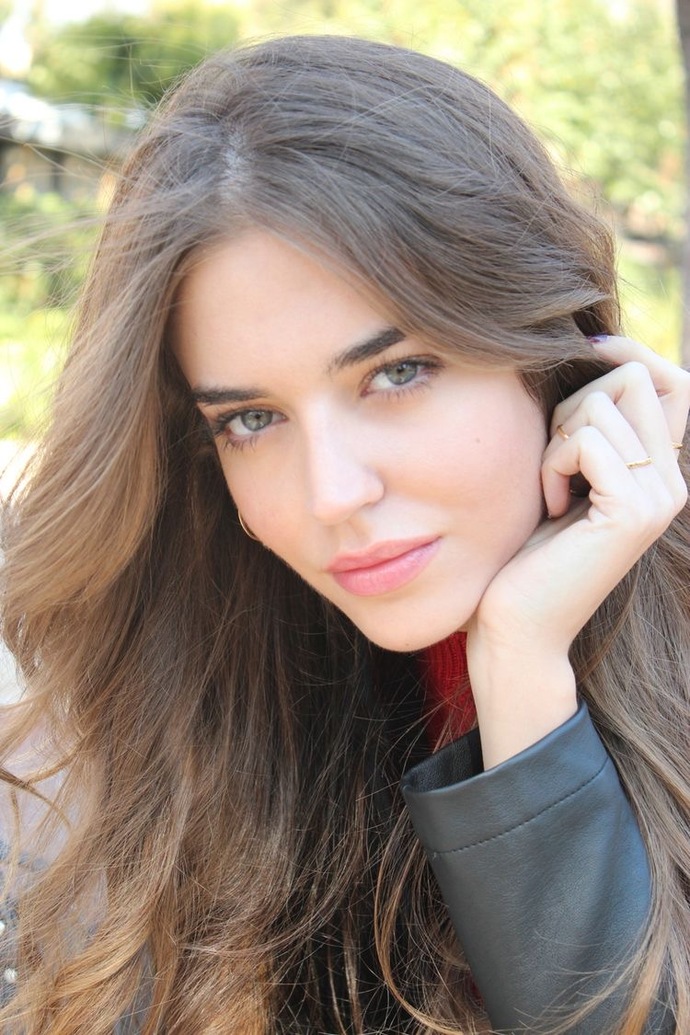 Do you find model Clara Alonso pretty? - GirlsAskGuys