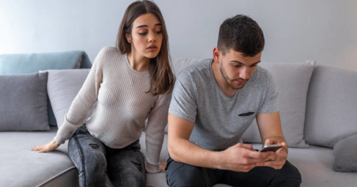 Is snooping really a dumpable offence? - GirlsAskGuys