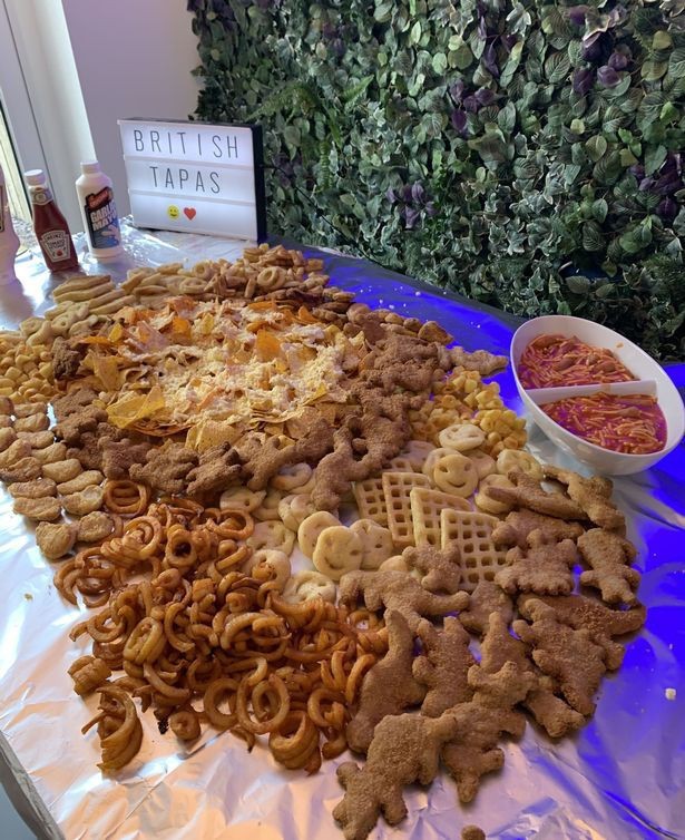 What's the best thing on a beige buffet? - GirlsAskGuys