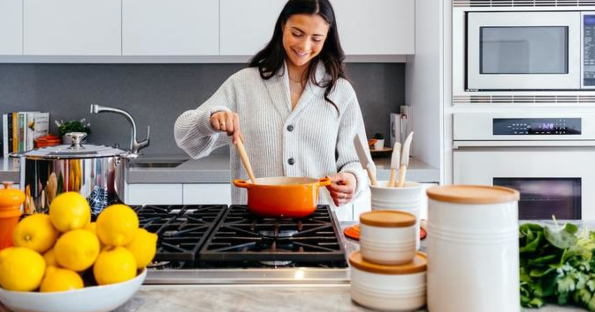 Do women still cook for their man? - GirlsAskGuys