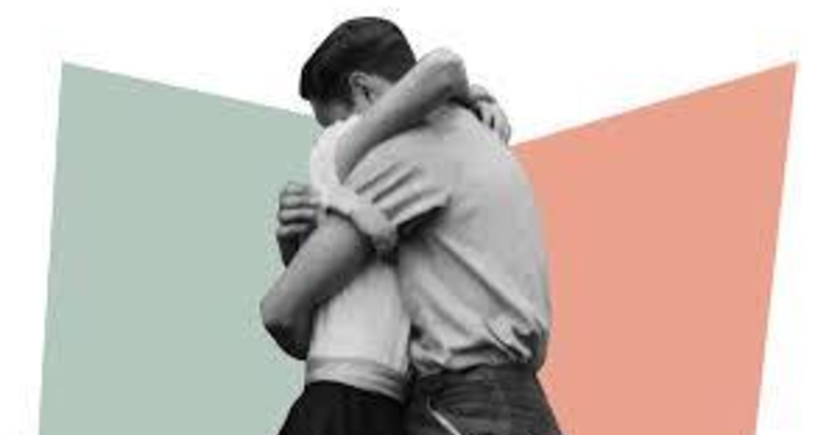 I'm weird because I turned down her hug? - GirlsAskGuys