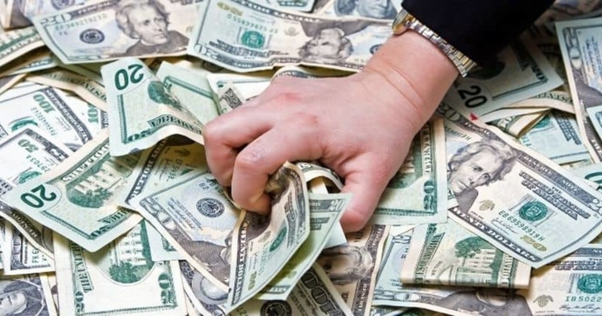 How do I deal with having a man who's obsessed with money? - GirlsAskGuys