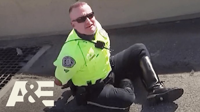 Gals- You know about the prevalence of fake cops, right? - GirlsAskGuys