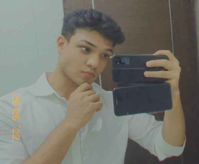 Which ones a better pic for dating profile? - GirlsAskGuys